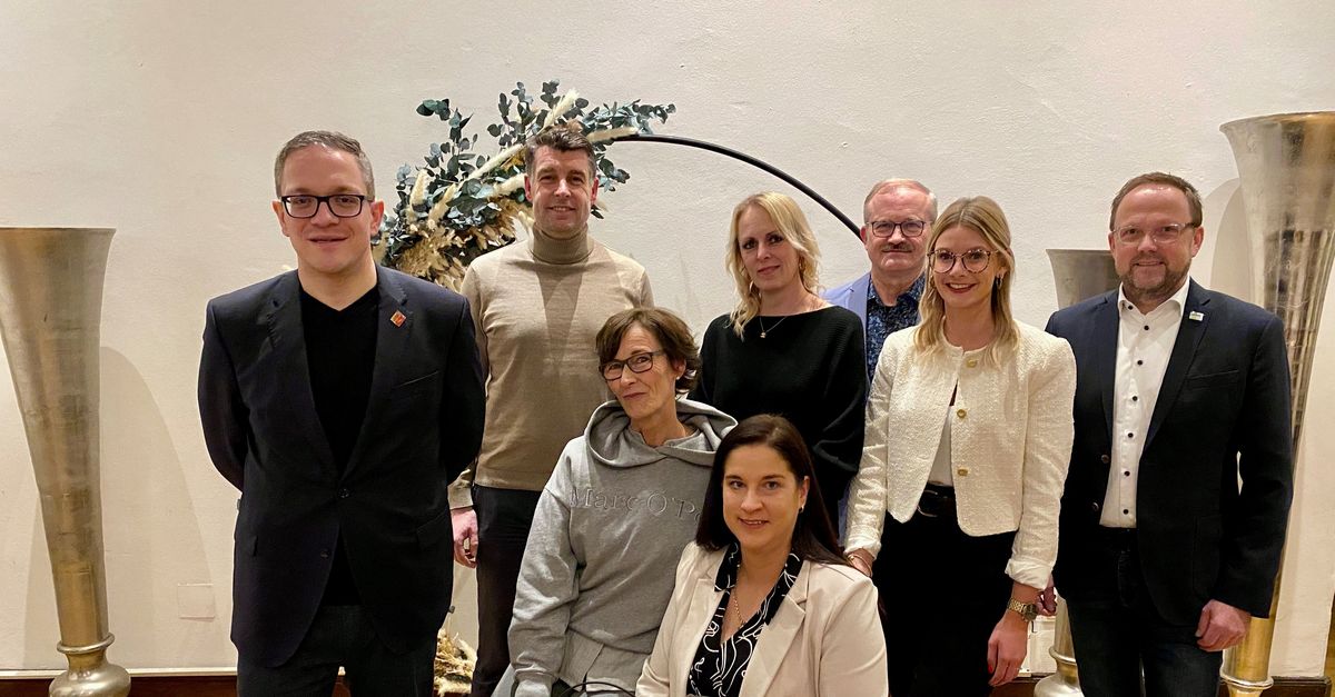 Standesamt Hellweg eröffnet neuen Dienstsitz im Erwitter Schloss: Stadt ...